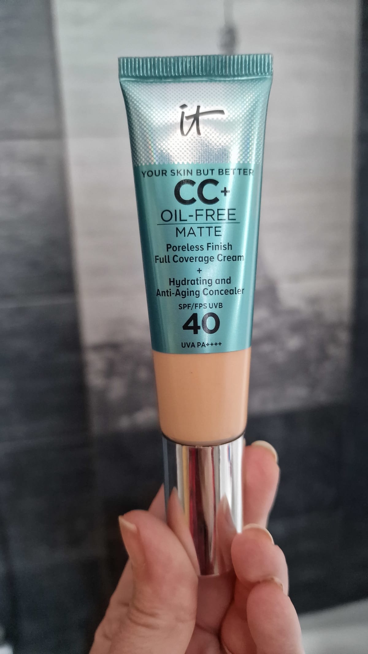 IT Cosmetics Your Skin But Better CC+ Oil-Free Matte SPF40 Full ...